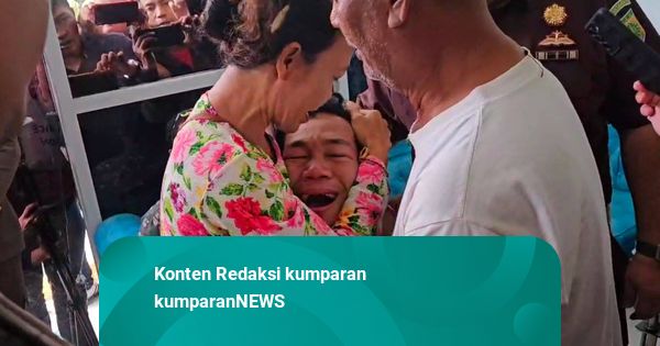 Agus Buntung Menangis Histeris di Pelukan Ibu Saat Dijebloskan ke ... Agus Buntung Menangis Histeris di Pelukan Ibu Saat Dijebloskan ke ...